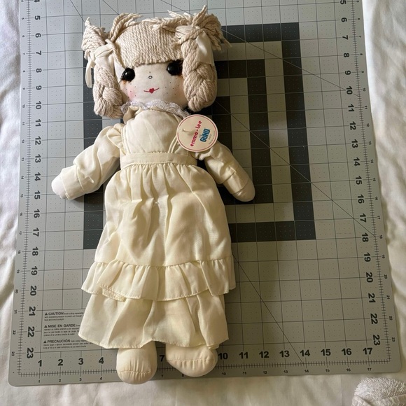 Toys | Vintage Rag Doll Emma Lee By Gund 1979 White Pinafore Dress ...